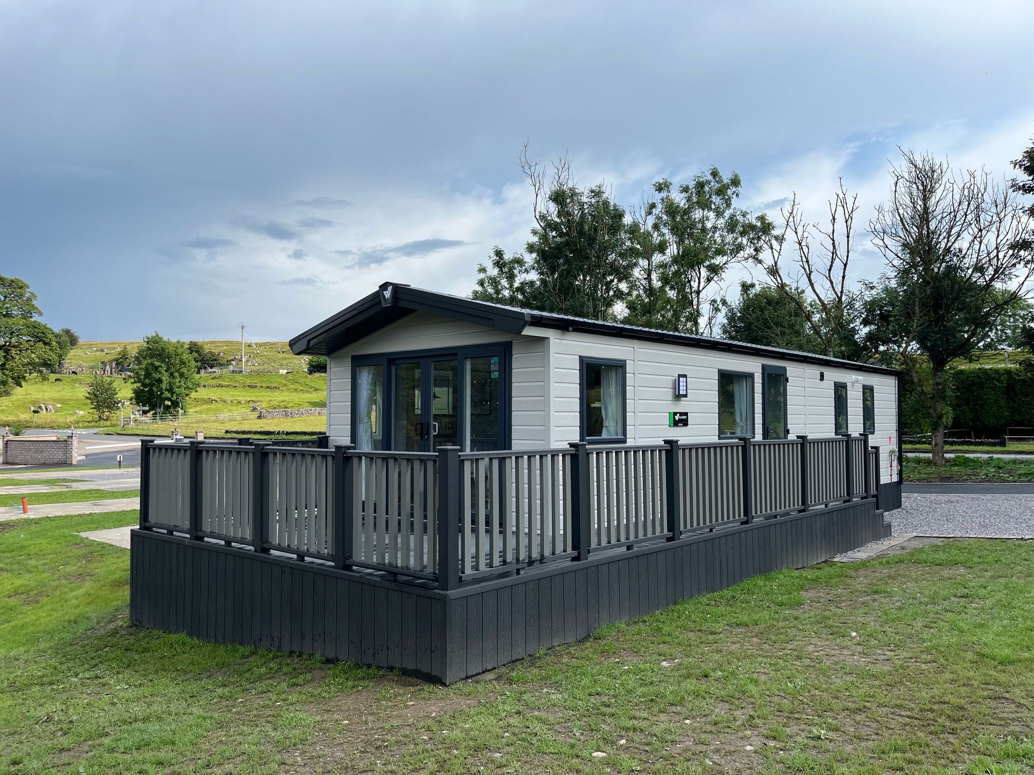 Willerby manor lodge 38x12 2 bedroom 2 bathroom double glazed central ...